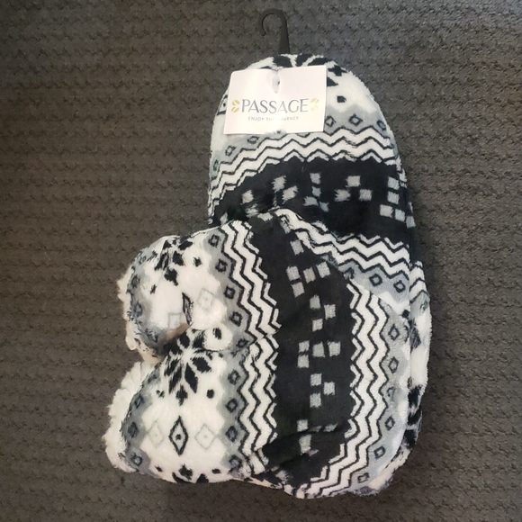 Shoes | Nwt Slippers With Sherpa Lining | Poshmark